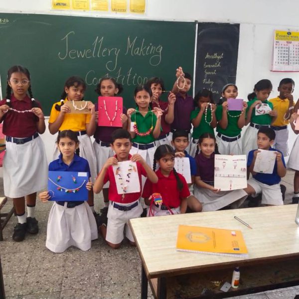 Jewellery Making Competition – Modern School